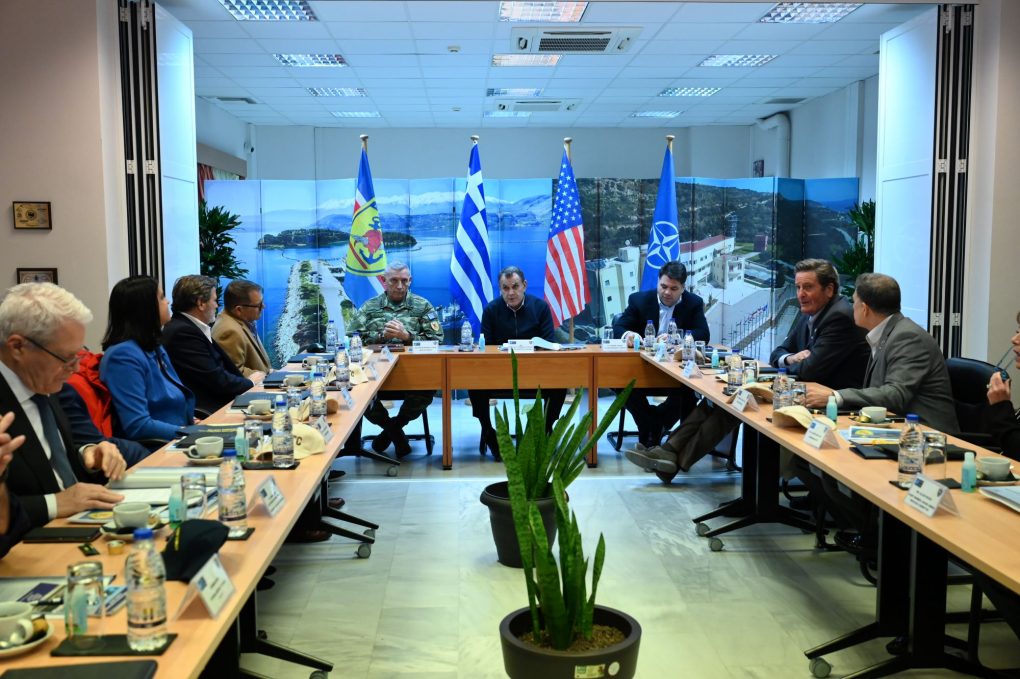 Στη Σούδα ο Υπουργός Εθ. Αμυνας και μέλη της Βουλής των ΗΠΑ