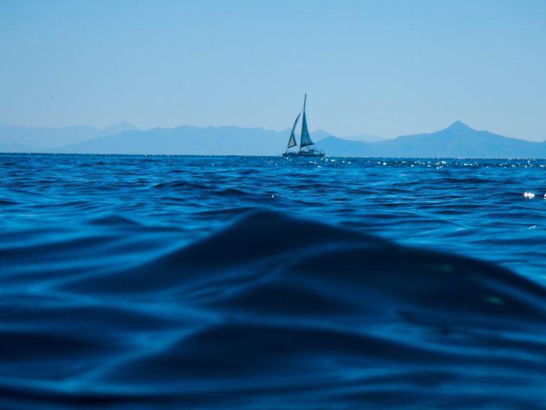 Νέο θρίλερ με δουλεμπορικό ανοιχτά της Πύλου - Εντοπίστηκε ιστιοφόρο με ...