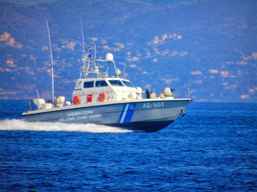 Σκάφος με 120 μετανάστες εντοπίστηκε ανοιχτά της Πύλου