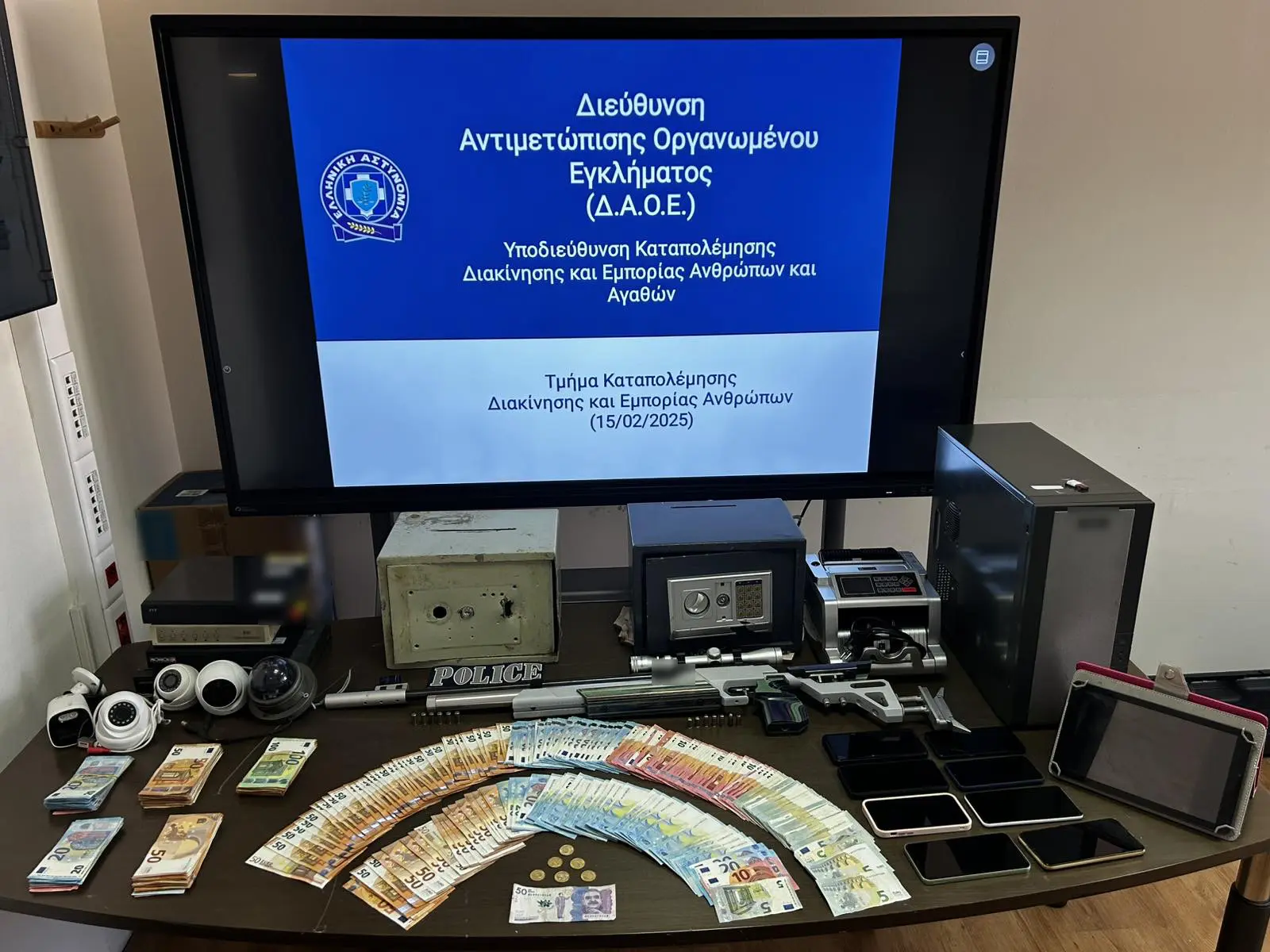 Ελληνικό FBI: Εξάρθρωσε μεγάλο κύκλωμα μαστροπείας – 26 συλλήψεις (Φωτό ...