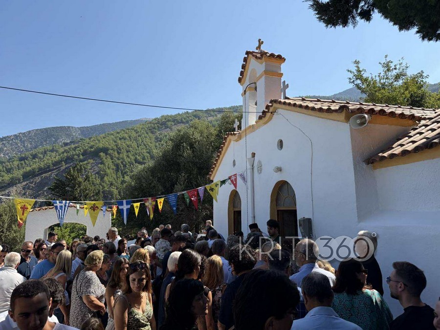 Χανιά | Η γιορτή της Παναγίας στο Κουστογέρακο - Κόσμος στην εκκλησία ...