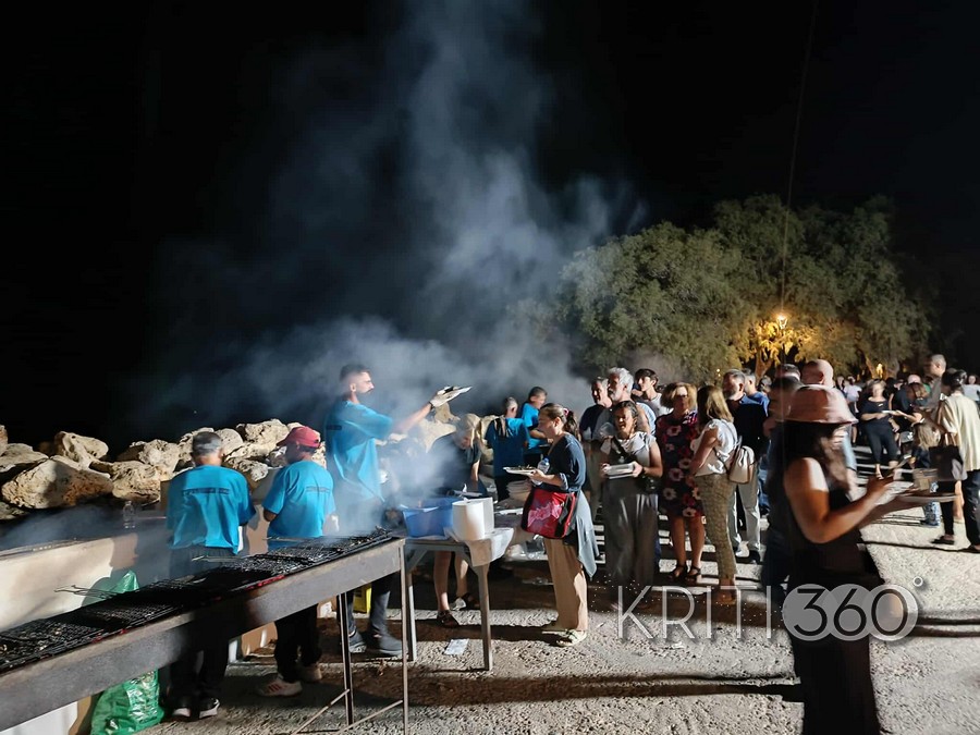 Χανιά | Πυροφάνεια 2025 - Η γιορτή σαρδέλας στη Νέα Χώρα, οι ψησταριές ...