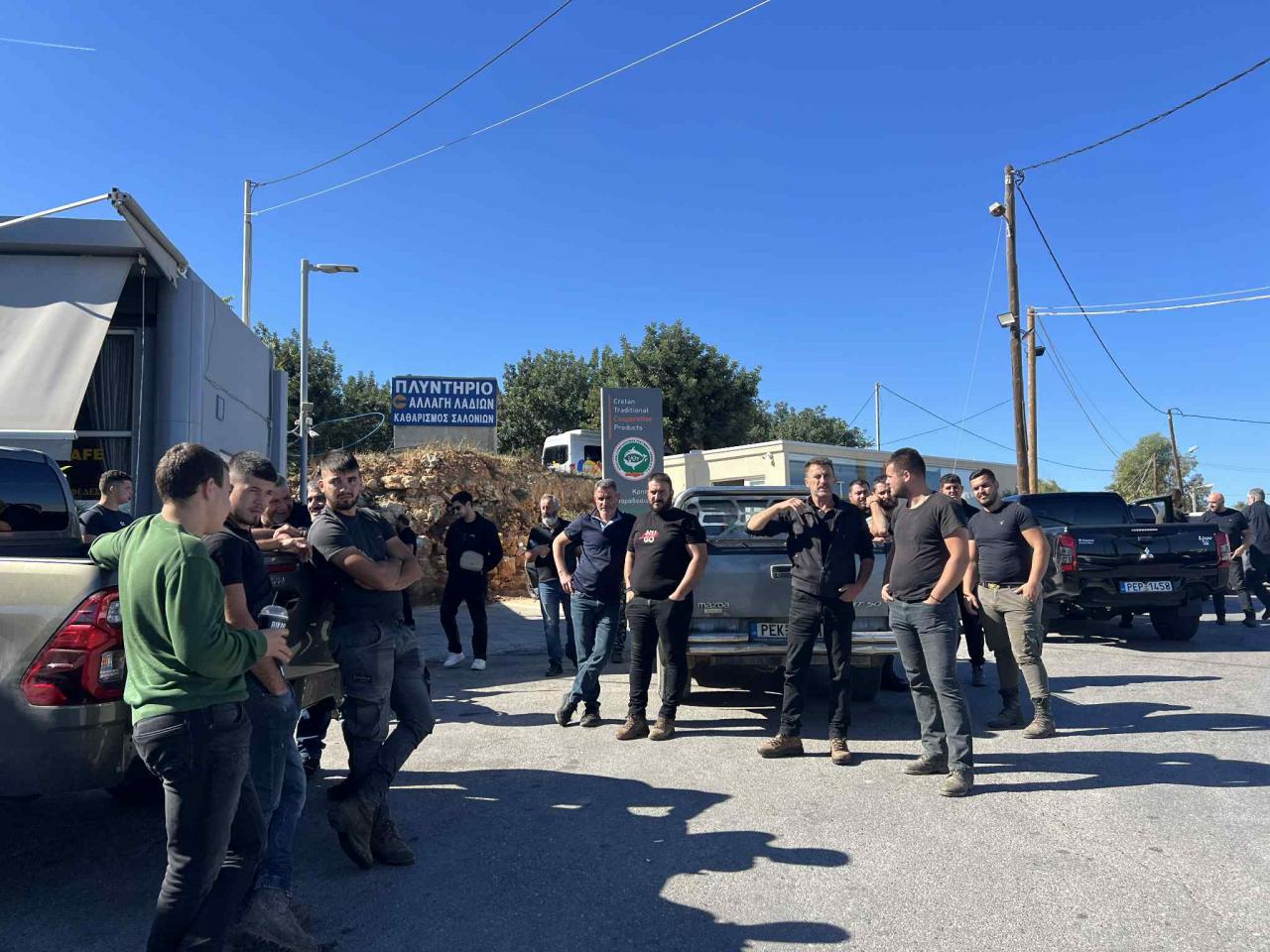 Μπλόκο αγροτών και στο Ρέθυμνο | Κομμένη στα τρία η Κρήτη - Άνοιξε ο ...